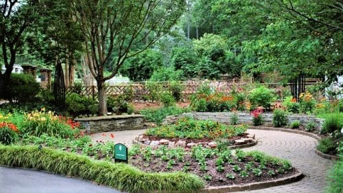 This Alabama garden offers winter-to-summer plant ideas - Alabama News ...