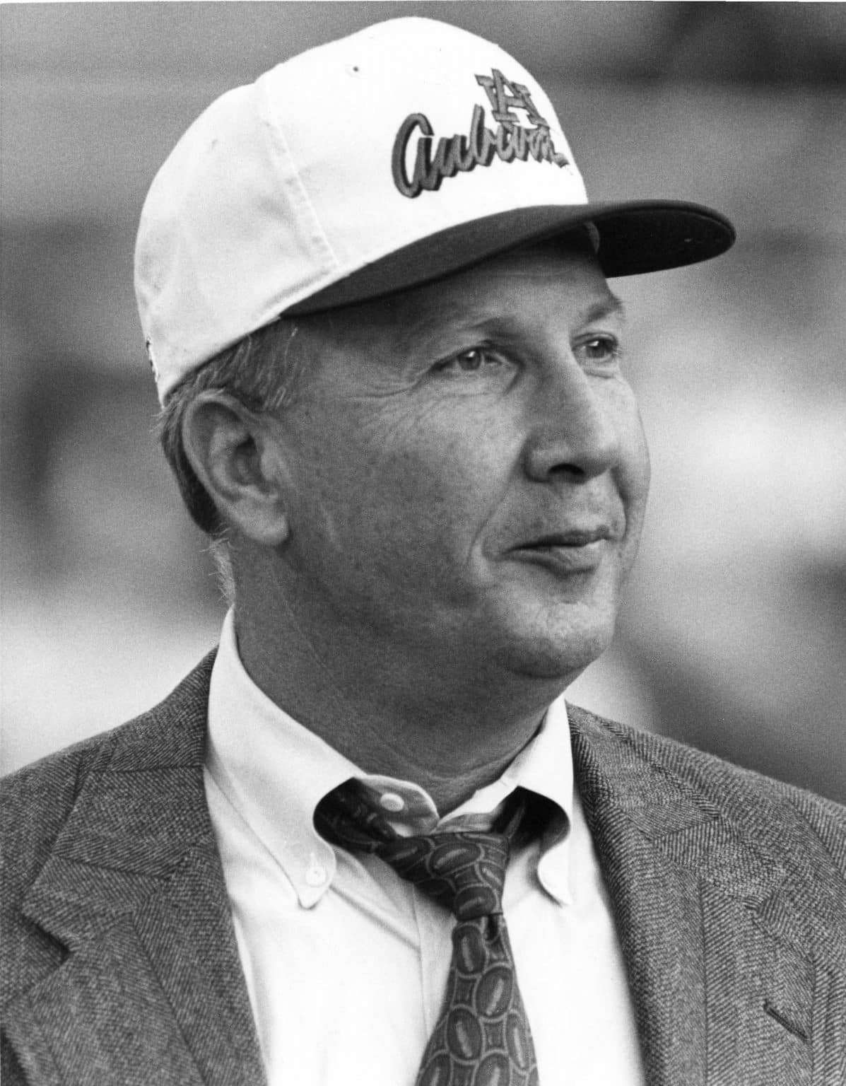 Alabama governor, players, coaches react to death of legendary Auburn ...