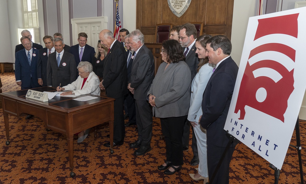 Gov. Ivey signs Connect Alabama Act to drive broadband expansion ...
