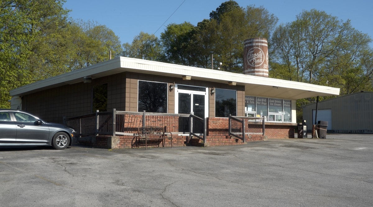 This burger is one of 100 Dishes to Eat in Alabama - Alabama News Center
