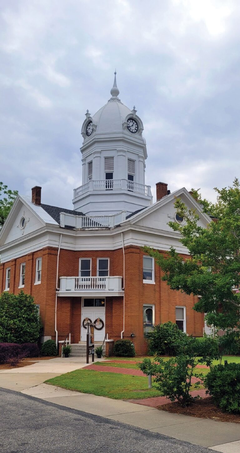Alabama River and its lakes are the flowing heart of the Cotton State ...