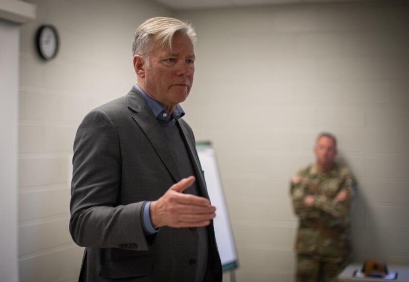 ‘To Catch a Predator’ host Chris Hansen meets future military police at ...